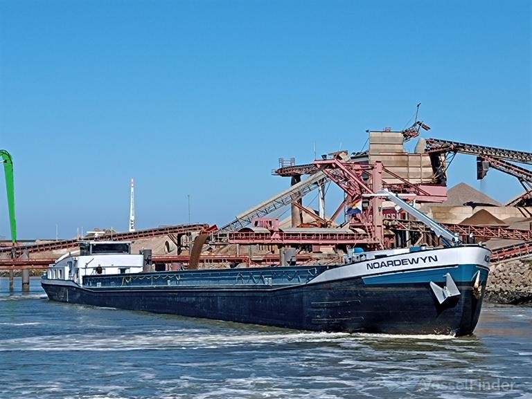 FEROX, Cargo ship - Details and current position - ENI 02205069, MMSI 244660910 - VesselFinder