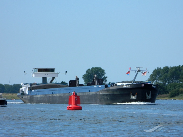 DAILY, Cargo ship - Details and current position - MMSI 244660954 ...