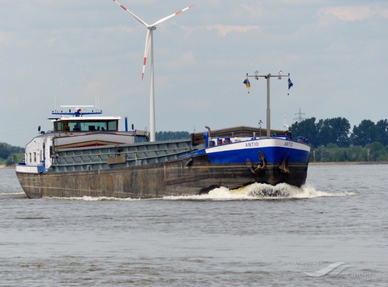 VENTO, Cargo ship - Details and current position - MMSI 244670453 ...