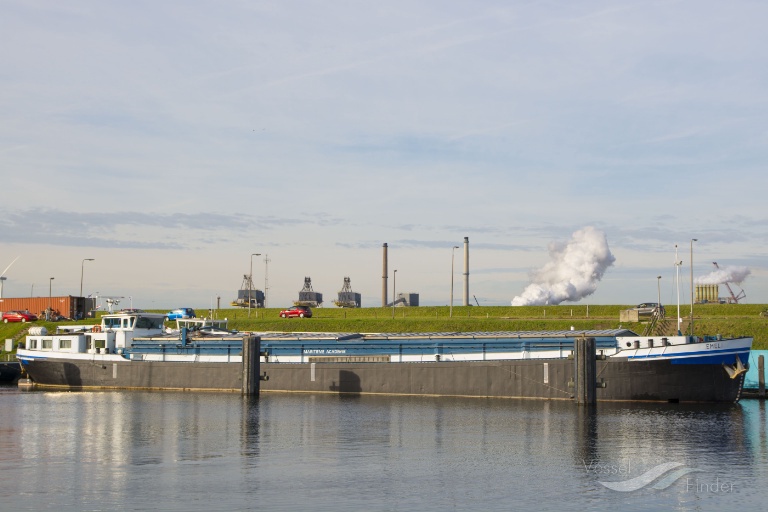 EMELI, Cargo ship - Details and current position - MMSI 244670536 ...