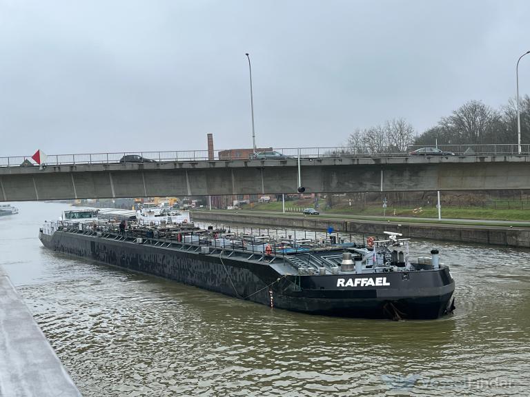 RAFFAEL, Tanker - Details and current position - MMSI 244670753 ...