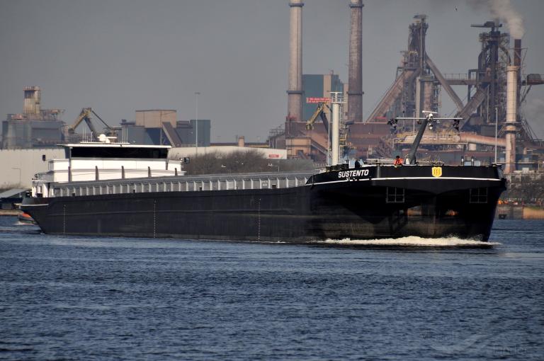 LA TERNA, Cargo ship - Details and current position - MMSI 244700631 ...