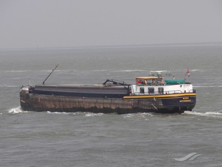 MINI, Cargo ship - Details and current position - MMSI 244710185 ...