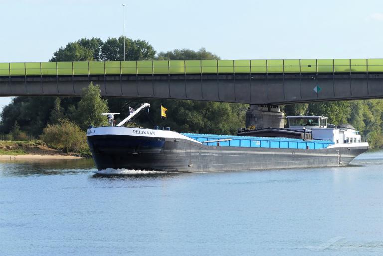 PELIKAAN, Cargo ship - Details and current position - MMSI 244710214 ...