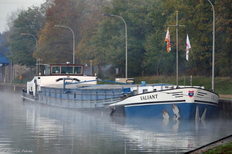 VALIANT, Cargo ship - Details and current position - MMSI 244710266 ...