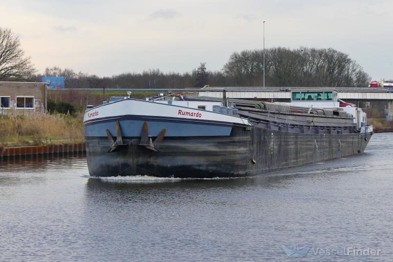 Zdjęcia statku - VesselFinder