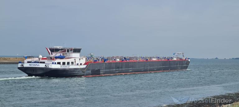 MESSINA, Tanker - Details and current position - MMSI 244722317 ...