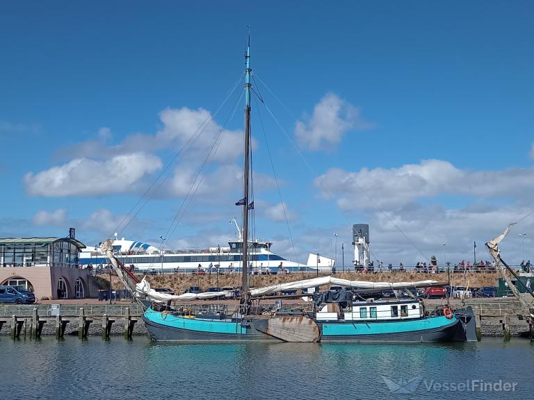 CONFIANCE, Passenger ship - Details and current position - MMSI ...