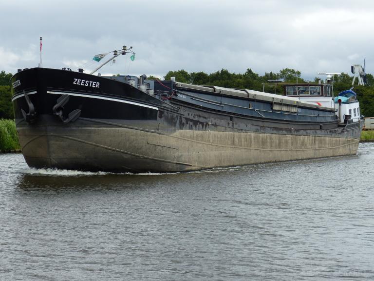 ZEESTER, Cargo ship - Details and current position - MMSI 244730978 ...