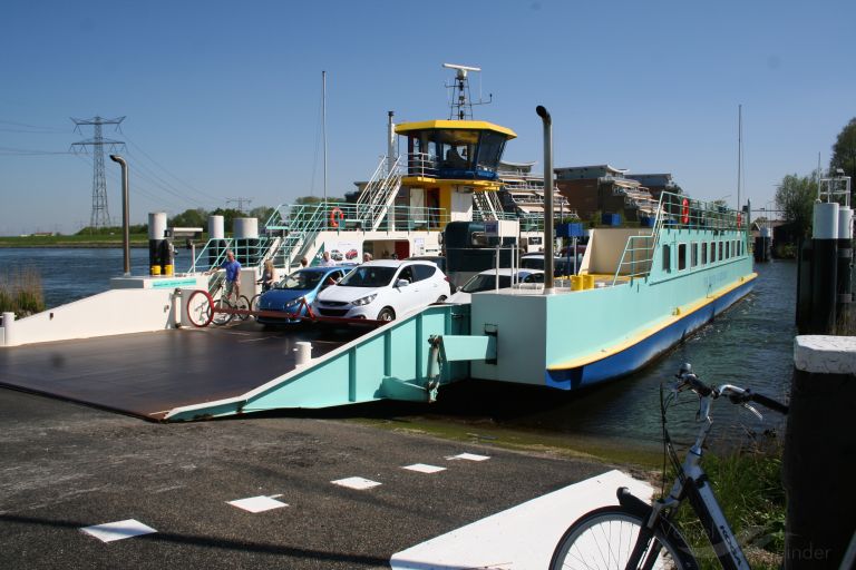 THE QUEEN JACQUELINE, Passenger ship - Details and current position ...