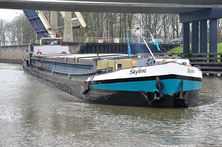 SKYLINE, Cargo ship - Details and current position - MMSI 244740593 ...