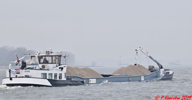 SECUNDA, Cargo ship - Details and current position - MMSI 244750390 ...
