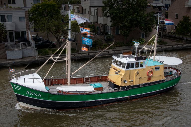 ANNA, Fishing vessel - Details and current position - MMSI 244810679 ...