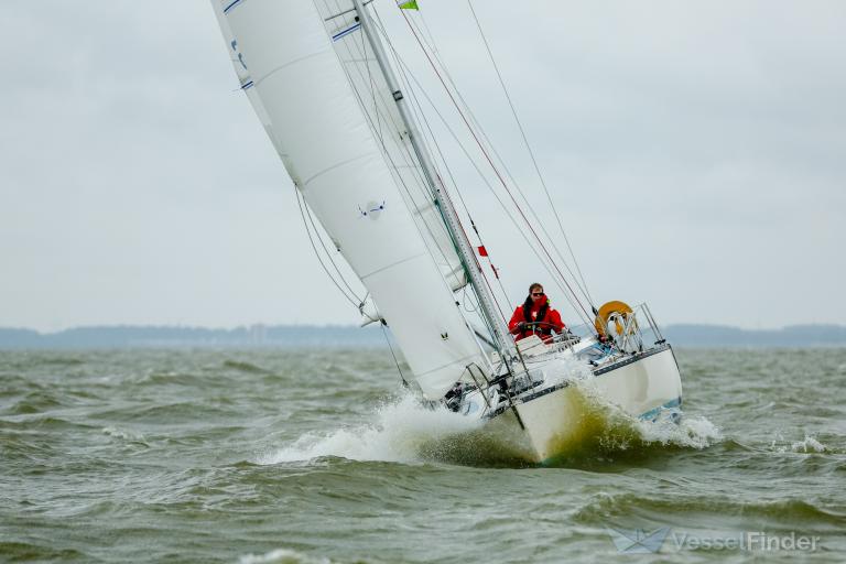 MAXIME, Sailing vessel - Details and current position - MMSI 244830726 ...