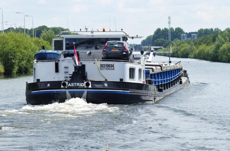 Free AIS Ship Tracking of Marine Traffic - VesselFinder