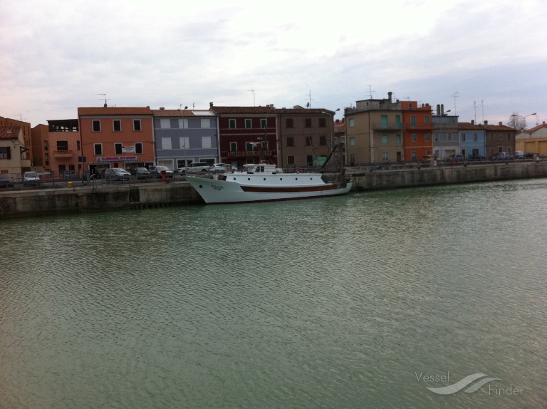 ROBERTA, Fishing vessel - Details and current position - MMSI 247100790 ...