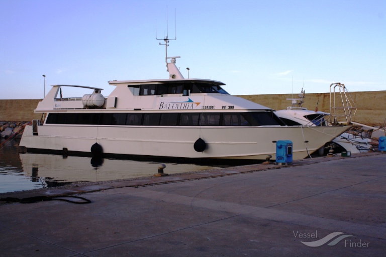 GWAIHIR, Passenger ship - Details and current position - MMSI 247142800 ...