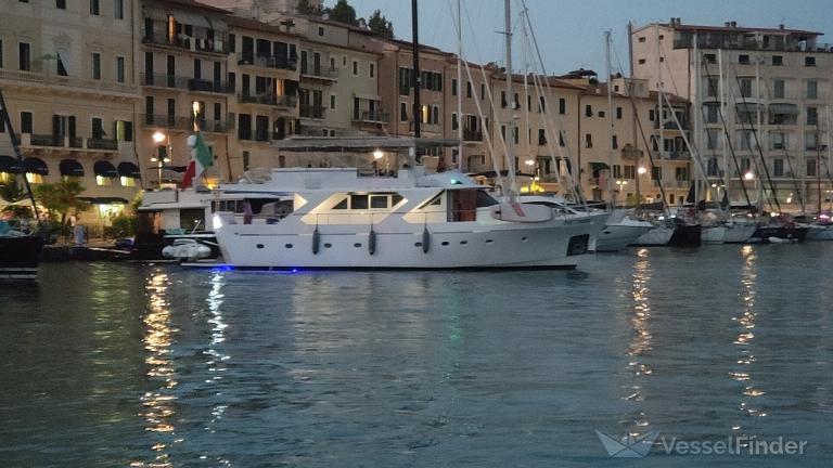 LADY LAURA, Pleasure craft - Details and current position - MMSI ...