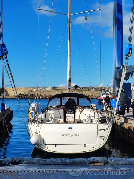 SNOW WHITE, Sailing vessel - Details and current position - MMSI ...