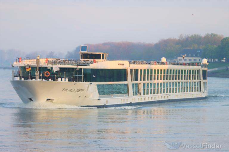 EMERALD DESTINY, Passenger ship - Detalles del buque y posición actual ...