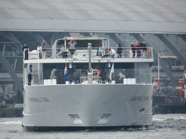 EMERALD SUN, Passenger ship - Details and current position - MMSI ...
