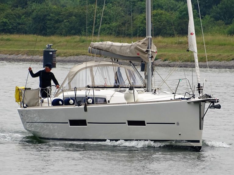 ROCHELLE, Sailing vessel - Details and current position - MMSI ...