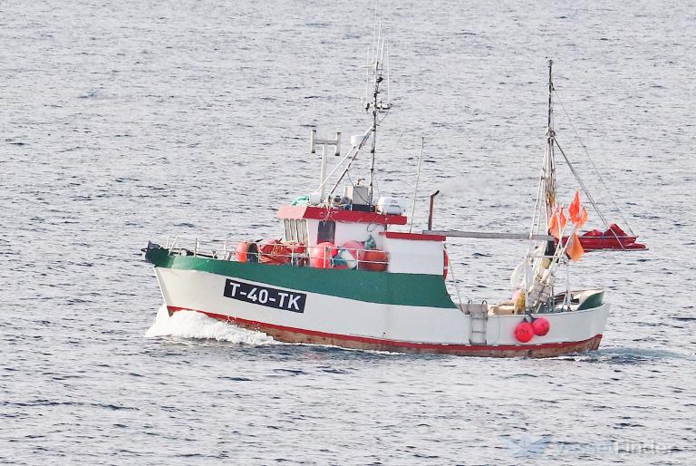 VIKTORIA T-40-TK, Fishing vessel - Details and current position - MMSI ...