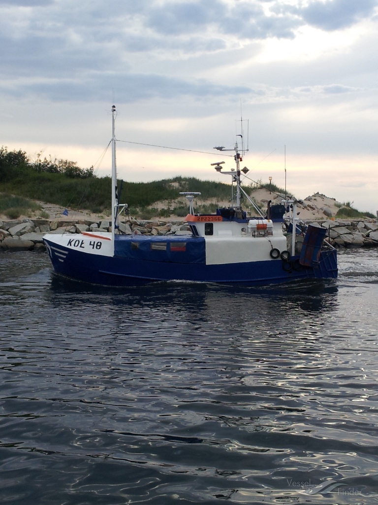 KOL-48, Fishing vessel - Details and current position - MMSI 261003280 ...