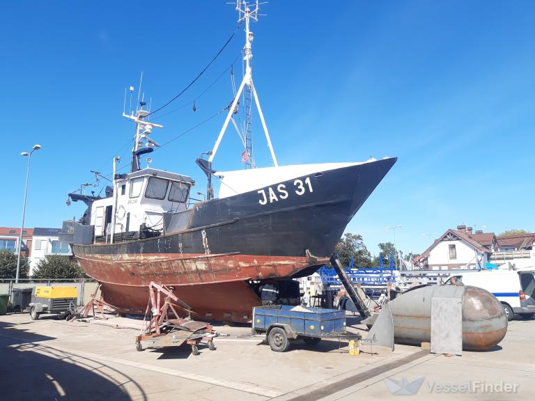 JAS 31, Fishing vessel - Details and current position - MMSI 261006050 - VesselFinder