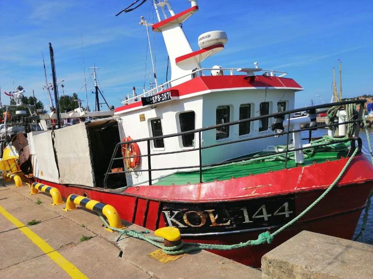 KOL-144, Fishing vessel - Details and current position - MMSI 261018330 ...