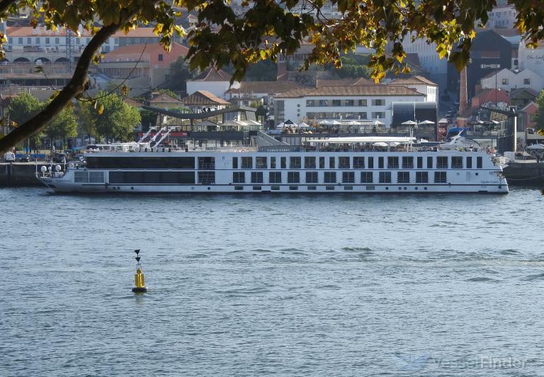 QUEEN ISABEL, Passenger ship - Details and current position - MMSI ...