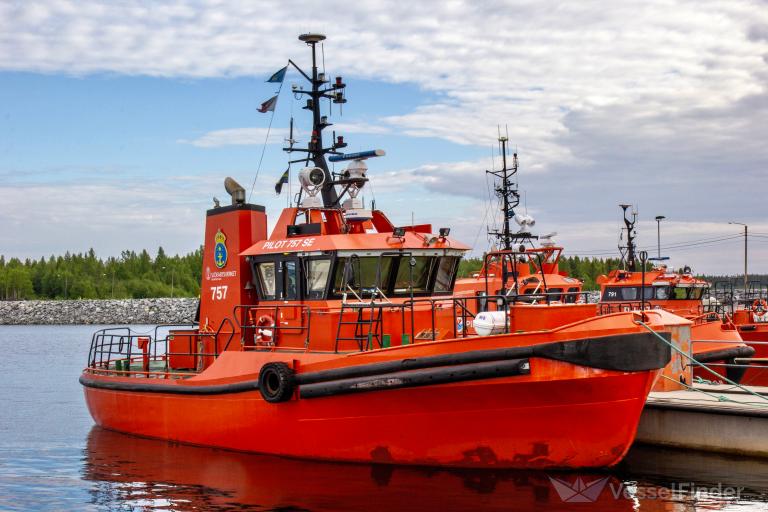 PILOT 757 SE, Pilot - Details and current position - MMSI 265518710 ...