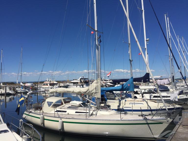 SMARAGD, Sailing vessel - Details and current position - MMSI 265589630 - VesselFinder