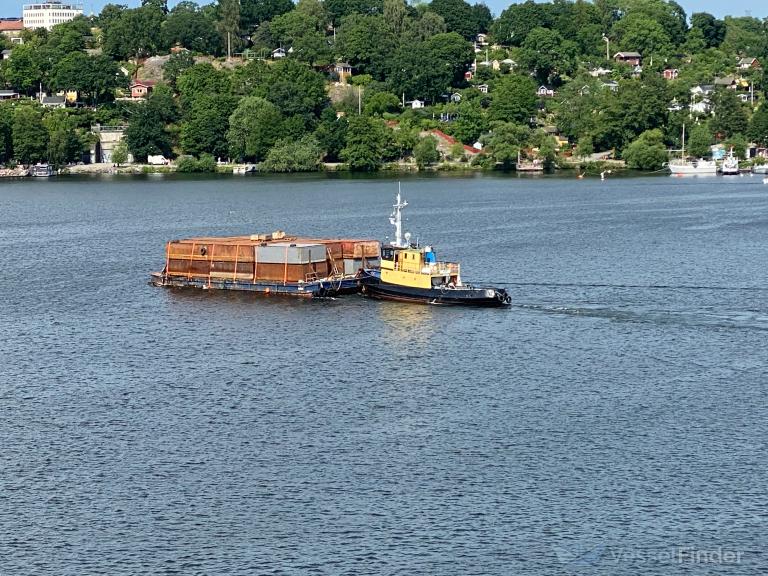 URAX, Tug - Details and current position - MMSI 265797180 - VesselFinder