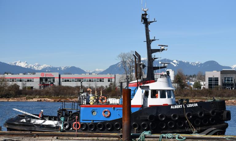 ALBERT L LEDCOR, Tug - Details and current position - MMSI 316005616 ...