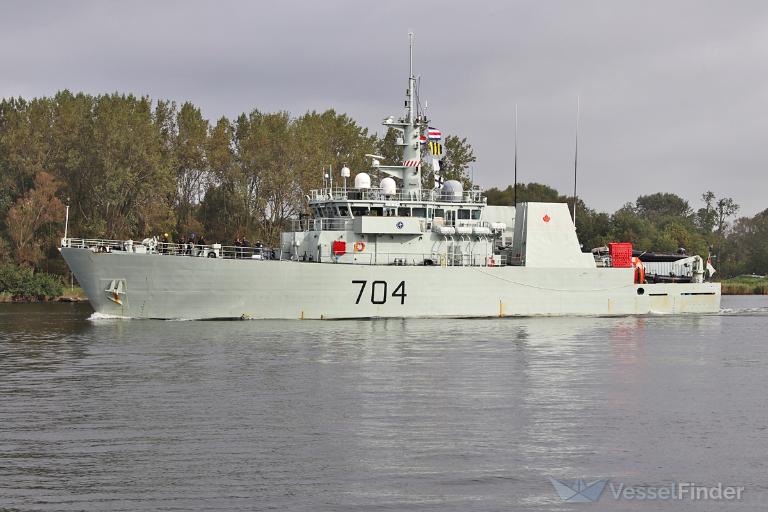 CDN WARSHIP 704, Military ops - Details and current position - MMSI ...
