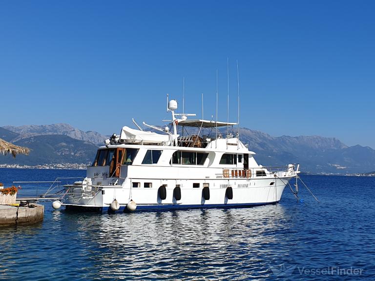 LADY LUNA, Pleasure craft - Details and current position - MMSI ...