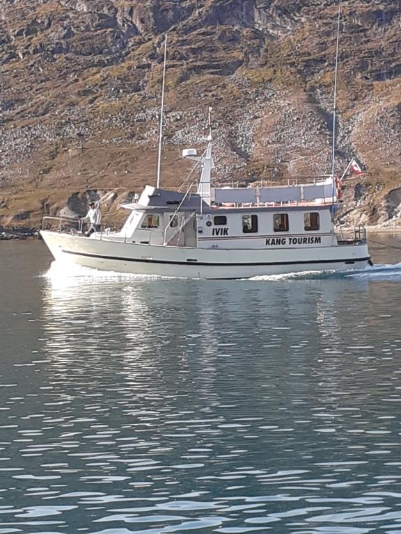IVIK, Passenger ship - Details and current position - MMSI 331203000 ...