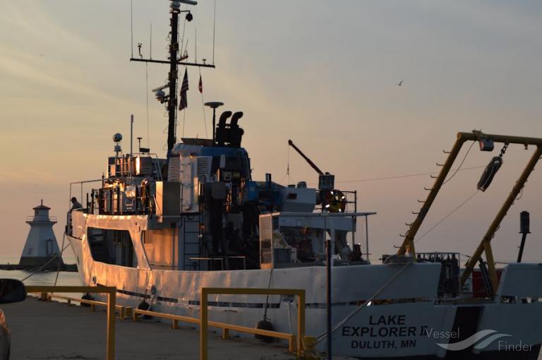 RV LAKE EXPLORER II, Dredging or UW ops - Details and current position ...