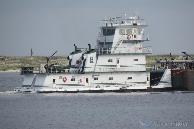 ROGER F WICKER, Tug - Details and current position - MMSI 367549260 ...