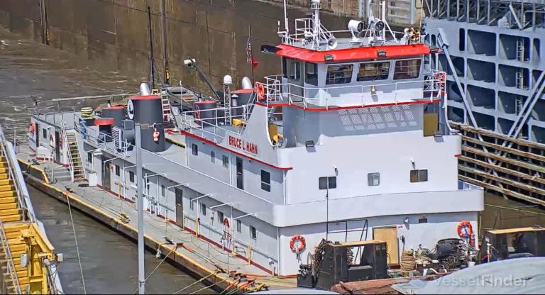 BRUCE L HAHN, Local type - Details and current position - MMSI ...