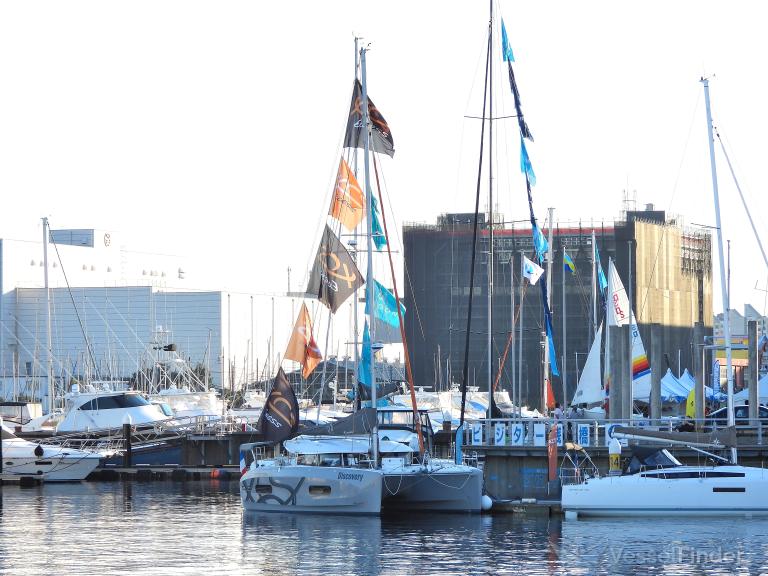 FRIDAY, Sailing vessel - Details and current position - MMSI 431017638 ...