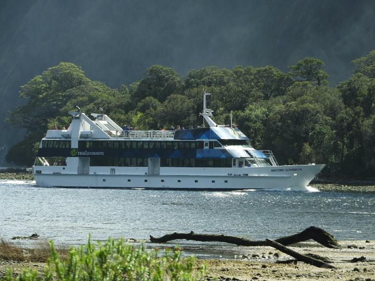 MILFORD SOVEREIGN, Passenger ship - Details and current position - MMSI ...