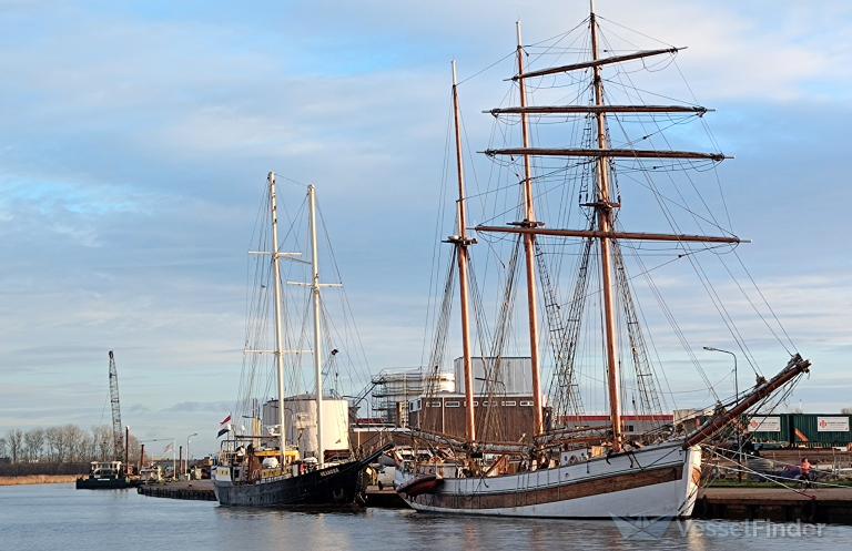 VEGA, Cargo ship - Details and current position - MMSI 577607000 ...