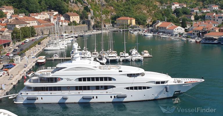VIVE LA VIE, Yacht - Details and current position - IMO 1009754 ...