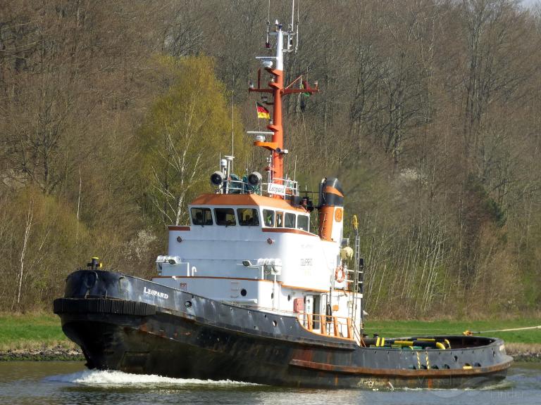 LEOPARD, Tug - Details and current position - IMO 6819697 - VesselFinder