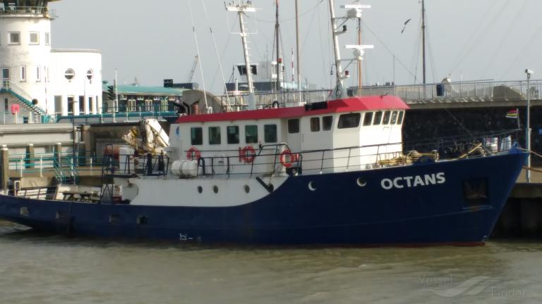 OCTANS, Research Vessel - Details and current position - IMO 7013898 ...
