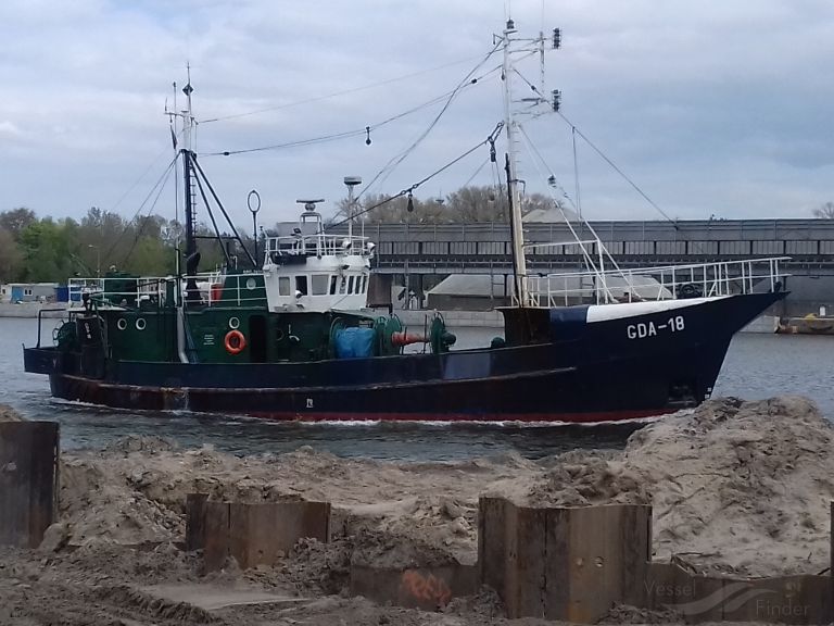 GDA 18, Fishing Vessel - Details and current position - IMO 7325588 ...