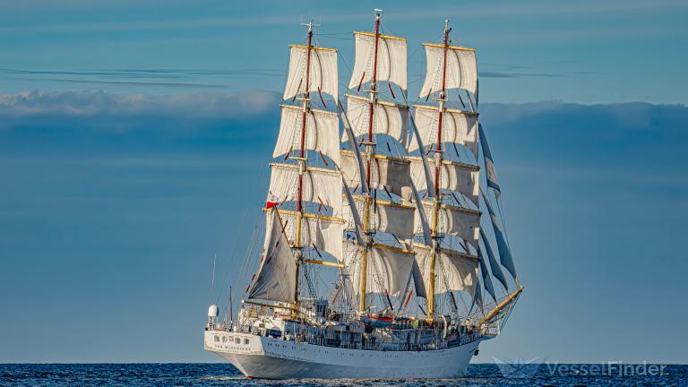 DAR MLODZIEZY, Sailing Vessel - Dane statku i aktualna pozycja - IMO 7821075 - VesselFinder