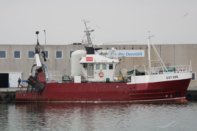 UST-200, Fishing Vessel - Details and current position - IMO 7931313 - VesselFinder
